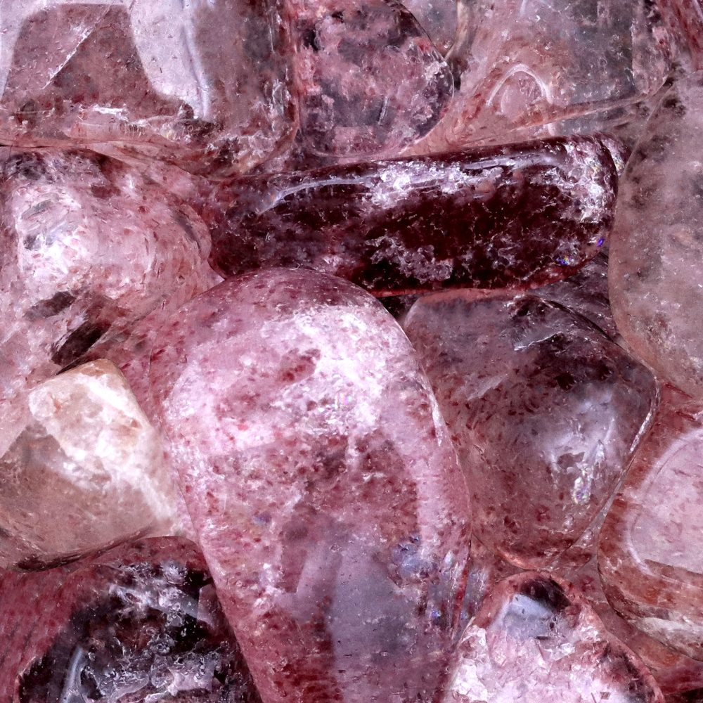 Jordgubbskvarts kristall | Köp smycken med Jordgubbskvarts sten – Cielo ...